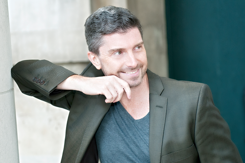 Lee Gilbert – Singer